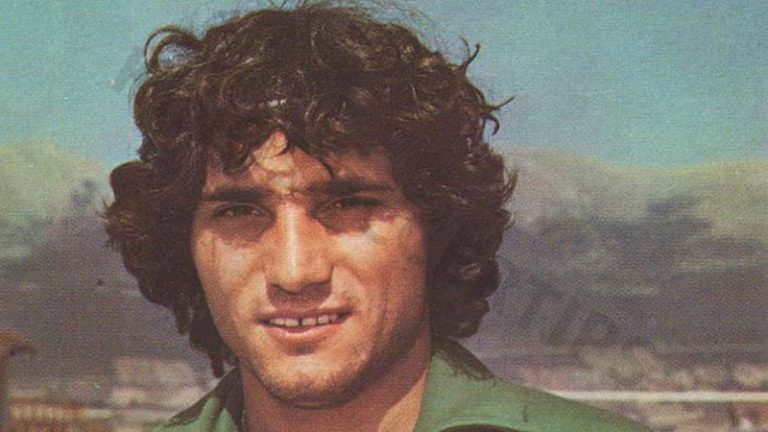 Who holds the title of shortest goalkeeper in football?