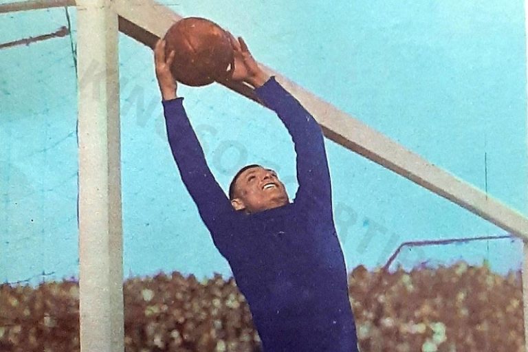 Who holds the title of shortest goalkeeper in football?