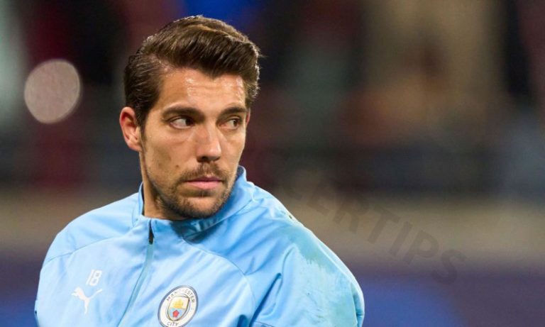 Who is the shortest goalkeeper in Premier League ever?