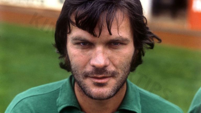 Who holds the title of shortest goalkeeper in football?