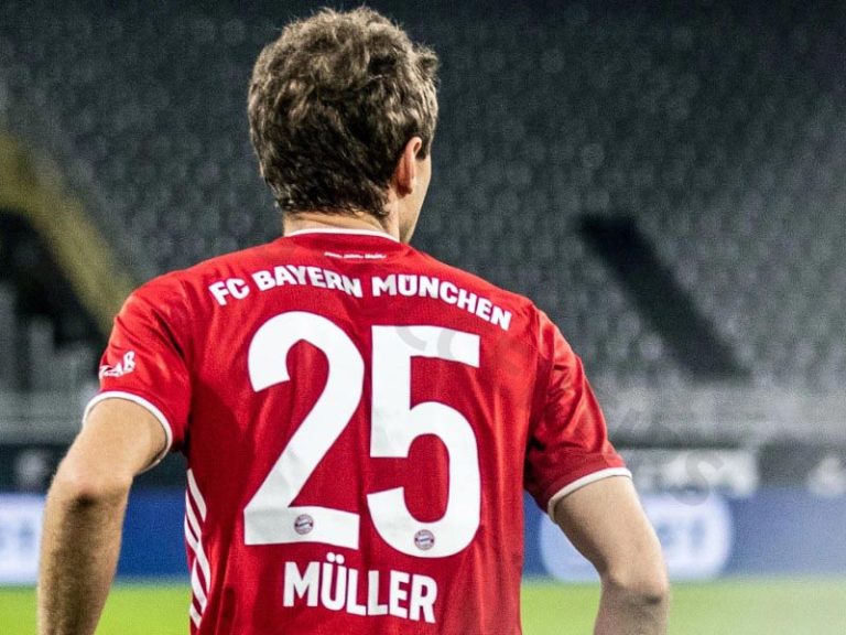 List of the best football players with number 25 of all time