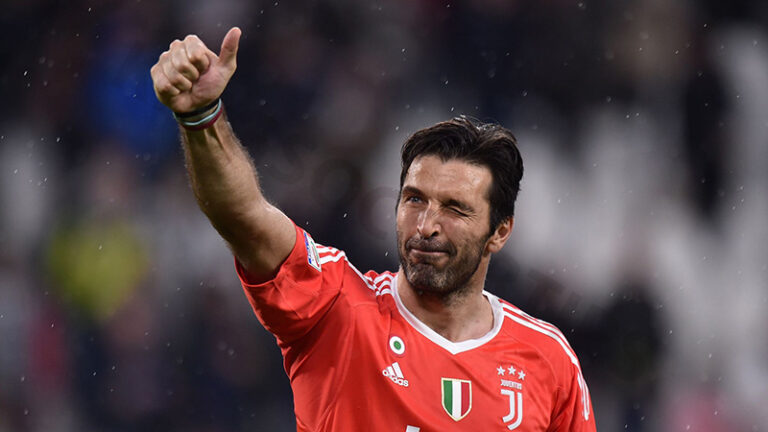 Summary of 10 best goal save ever in football history