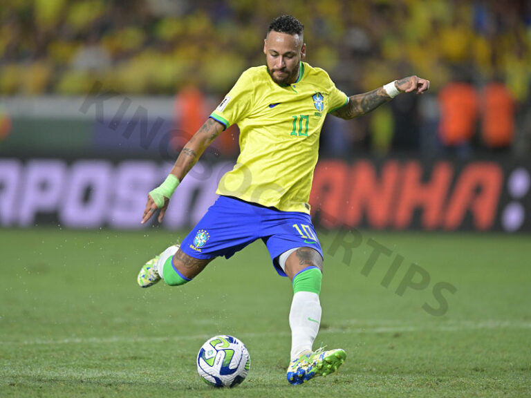 Top 10 most expensive football player transfers